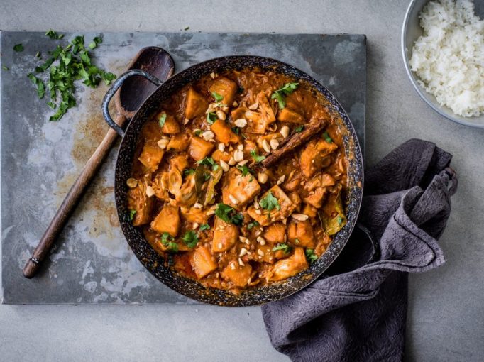 Jackfruit curry- An easy and tasty treat for the cravings for savory!